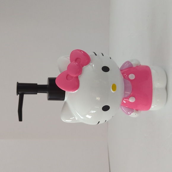 Hello Kitty | Bath | Nwt Hello Kitty Pump Dispenser | Poshmark